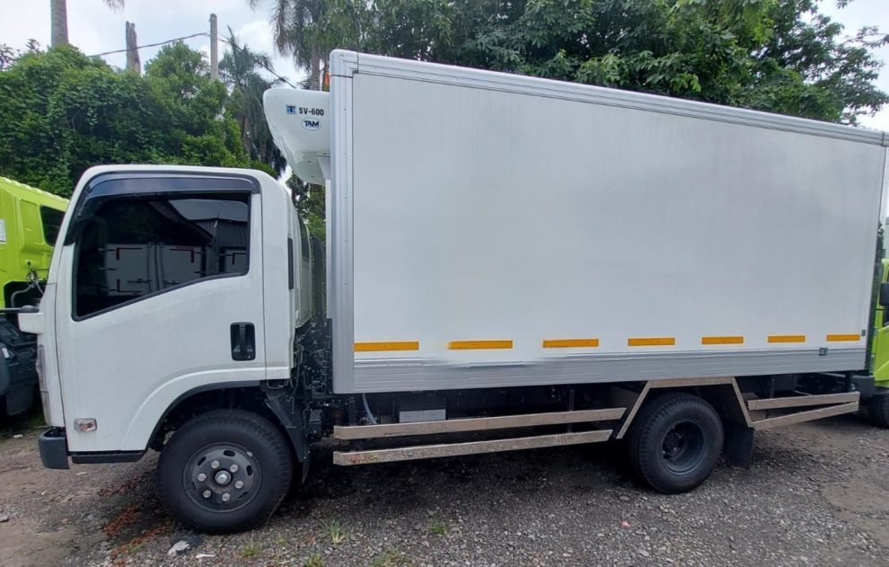 Harga Truk Isuzu Box Freezer : Solusi Pengiriman Barang